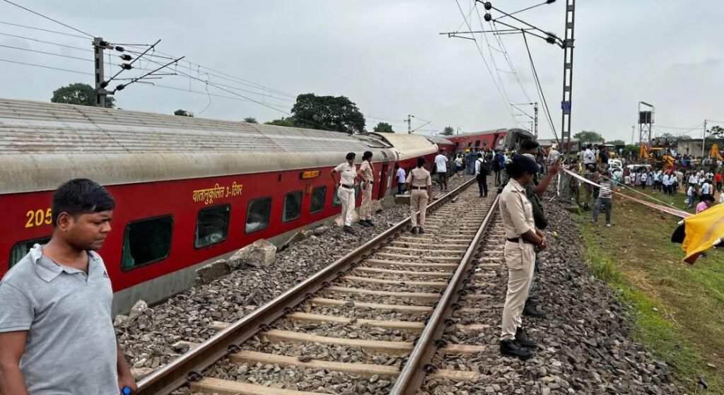 Howrah-Mumbai Mail derailment in Jharkhand, 2 Killed, 20 Injured